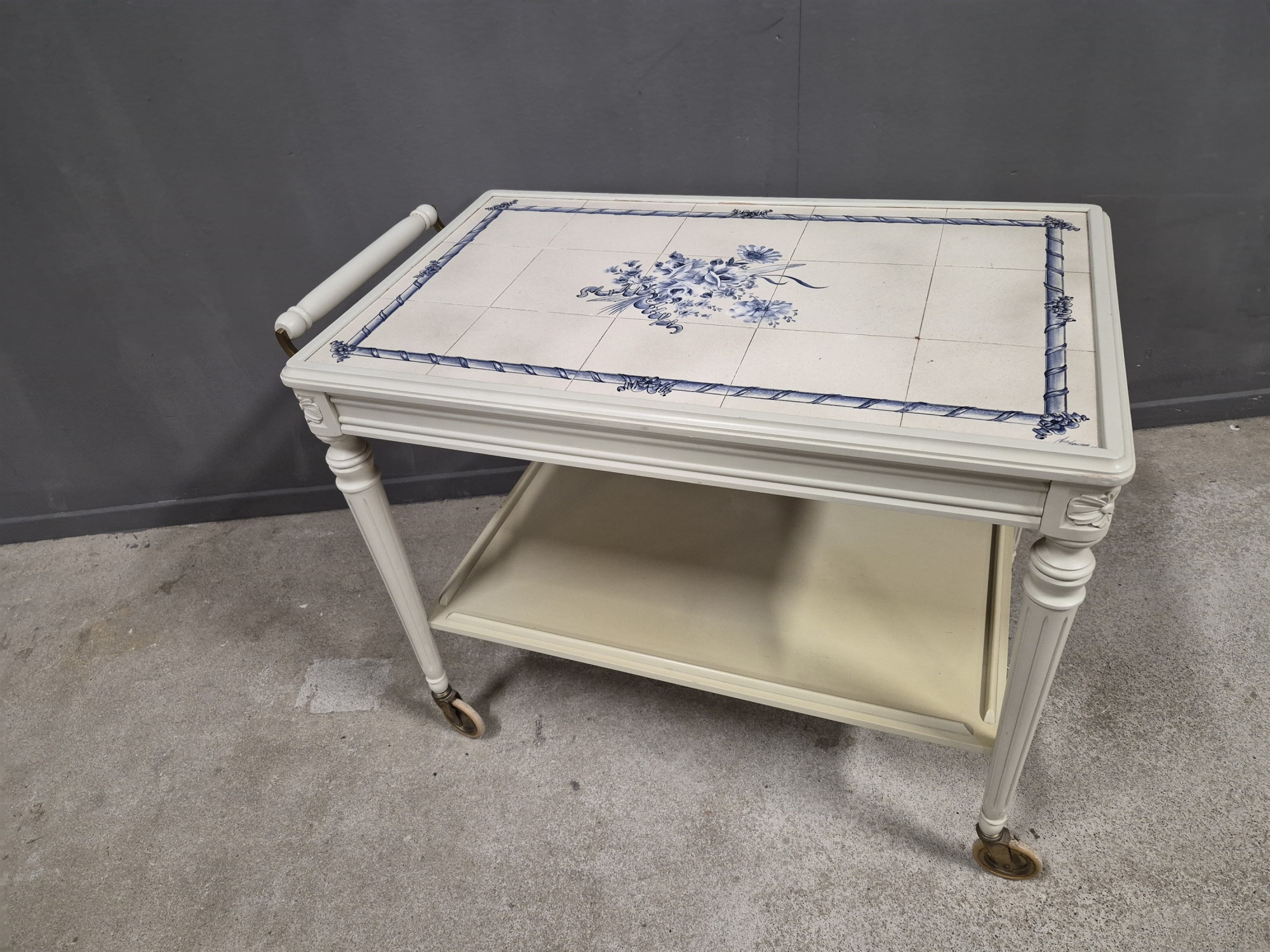 Serveringsvagn Gustaviansk stil, kakelsk… | Auktion.se