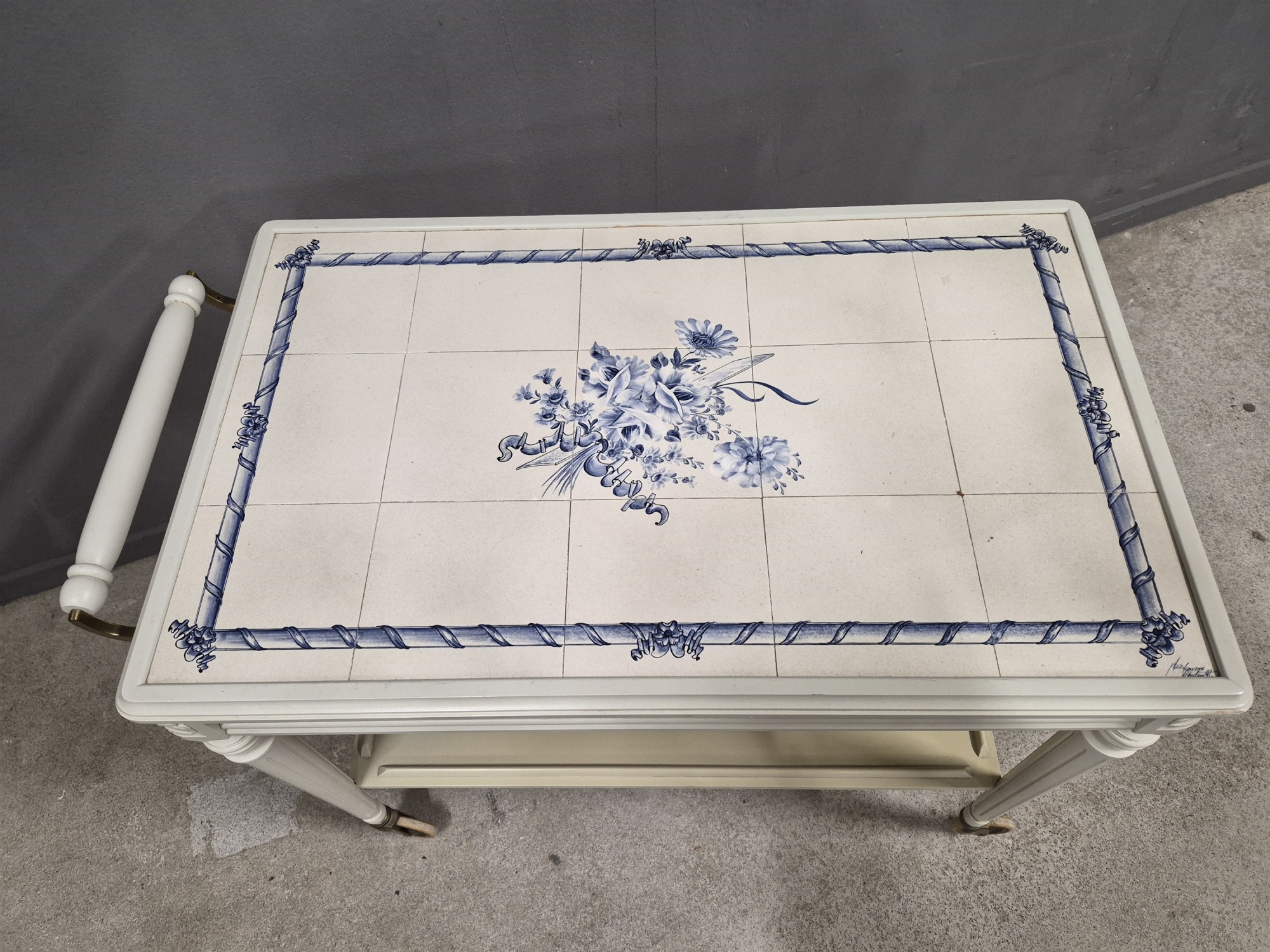 Serveringsvagn Gustaviansk stil, kakelsk… | Auktion.se