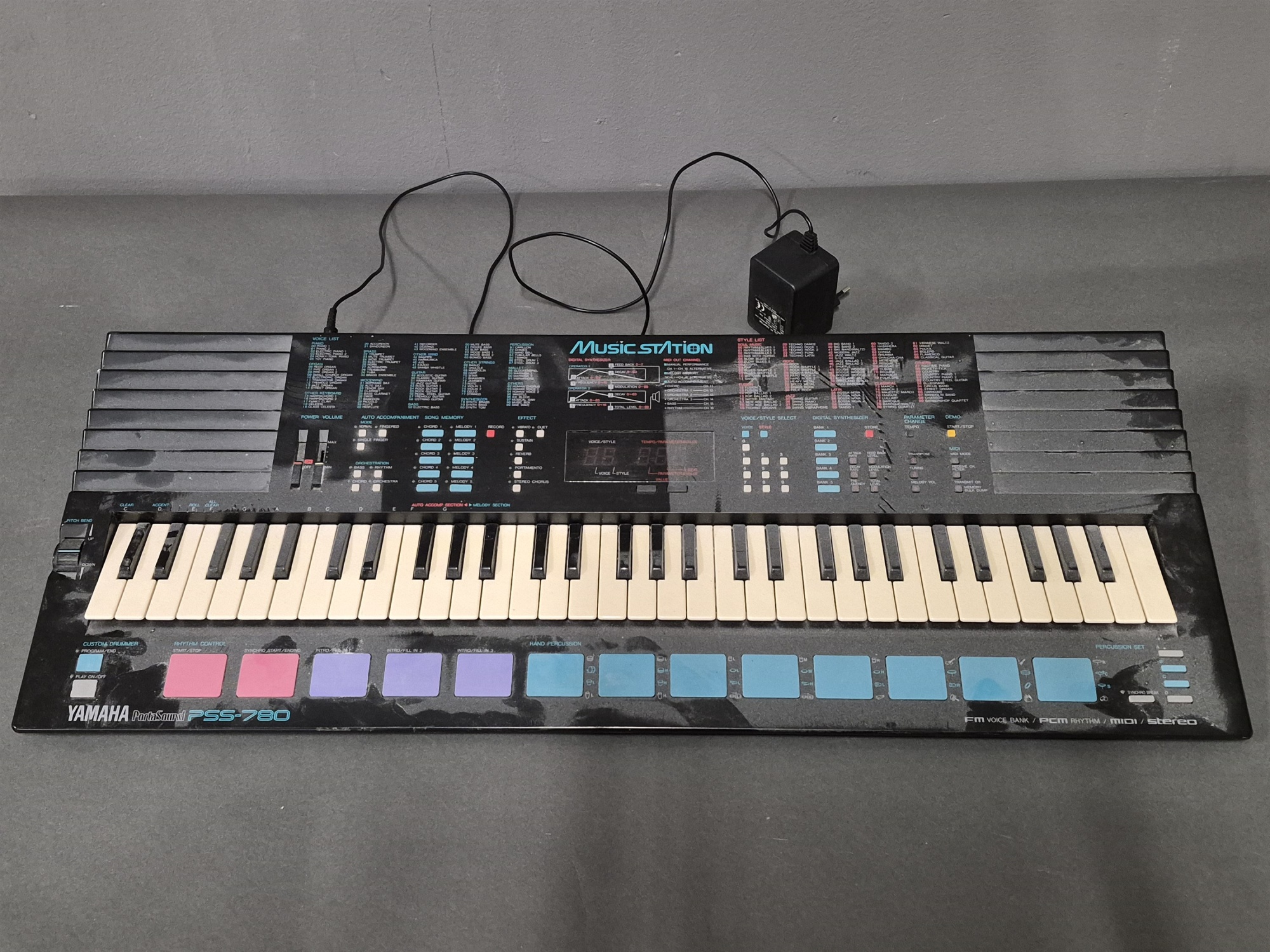 Keyboard Yamaha Music Station bredd 77 c… | Auktion.se